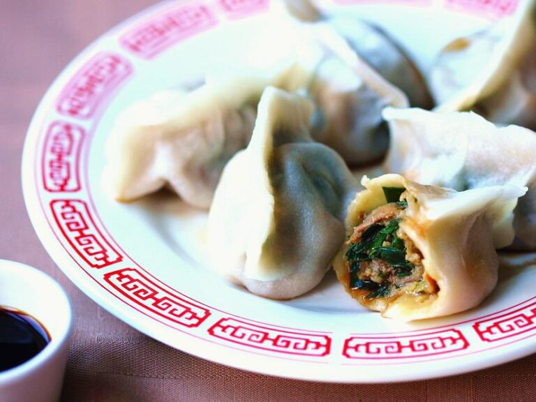 Boiled dumplings with pork and garlic chives (韭菜猪肉水饺) | Soy, Rice, Fire